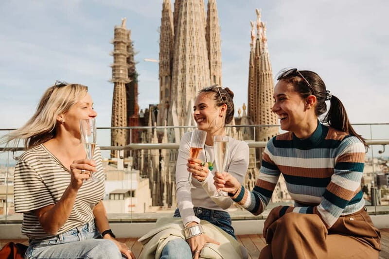 Barcelona: Sagrada Familia Evening Tour with Cava - Exploring the Itinerary in Detail