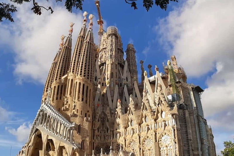 Barcelona: Sagrada Familia Guided Tour (With Entry Ticket) - A Closer Look at the Sagrada Familia Guided Tour