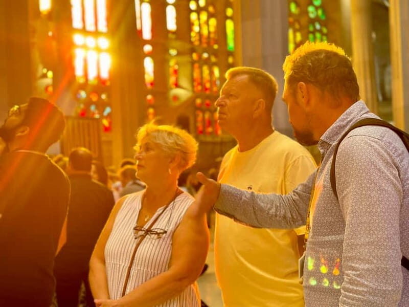 Barcelona: Sagrada Familia & Park Guell Tour with Transfer - Detailed Breakdown of the Itinerary