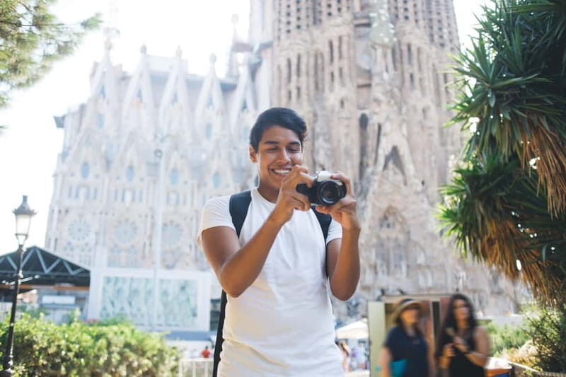 Barcelona: Sagrada Familia Priority Access & Guided Tour - Key Points