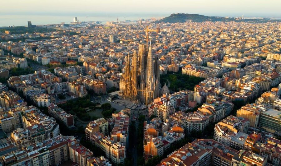 Barcelona: Sagrada Familia skip the line Guided Tour - Detailed Breakdown of the Experience