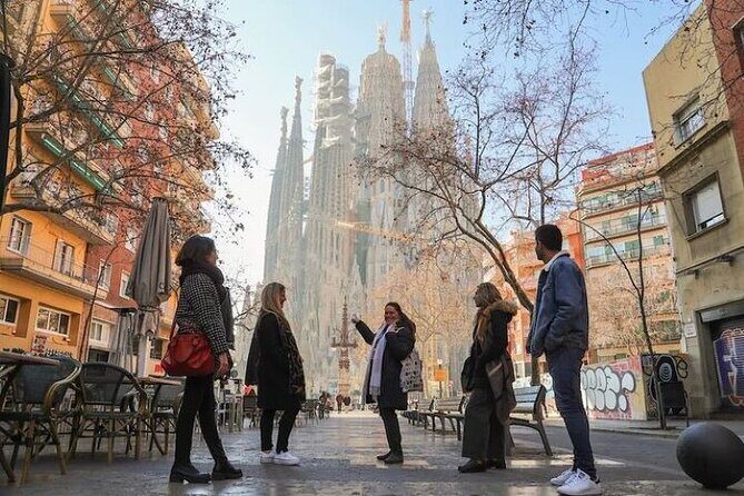 Barcelona Sagrada Familia Skip The Line Insider Guided Tour - Key Points