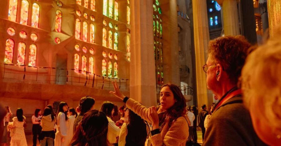 Barcelona: Sagrada Familia Tour w/Skip-the-Line Entry Ticket - Inside the Basilica: What You Can Expect