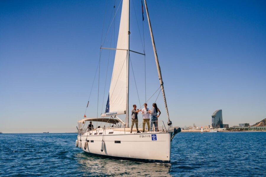 Barcelona: Sailing trip with GINTONIC workshop - The Sunset and Skyline Views