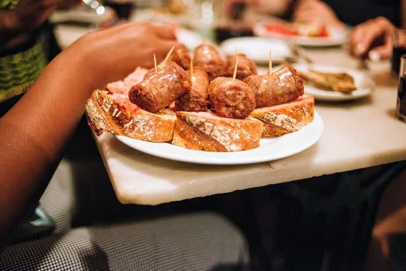 Barcelona: Tapas, Wine & History Tour of the Old Town - Insights from Reviews: What Travelers Love