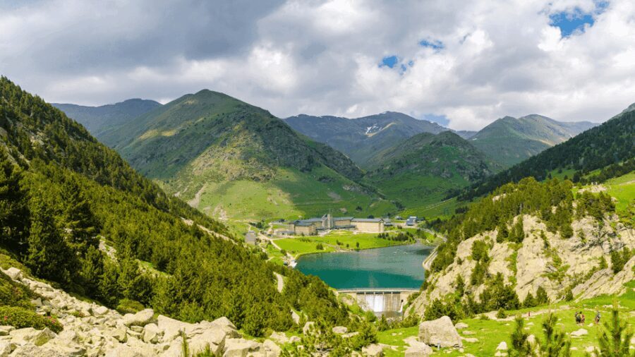 Barcelona to Vall de Núria: Pyrenees Mountain Wander Tour