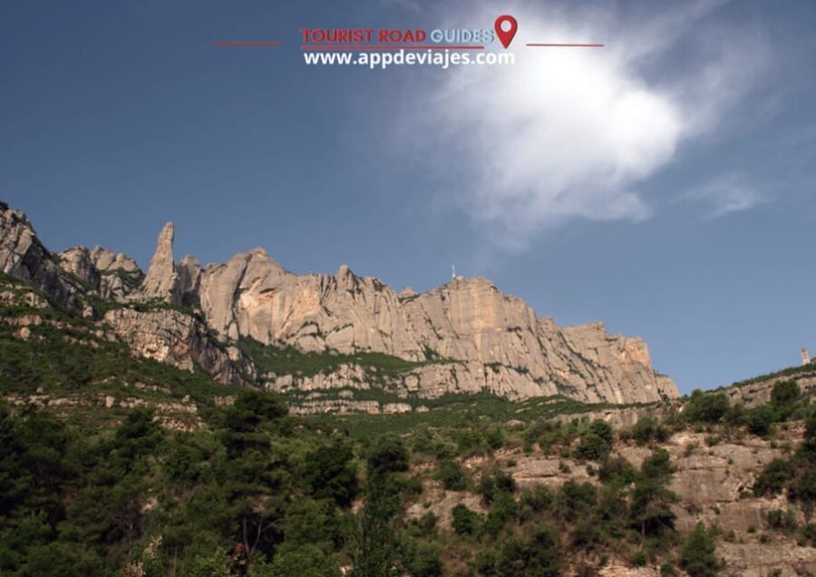 Barcelona: Tour Private Montserrat, Wines & Sitges - Is This Tour Worth It?