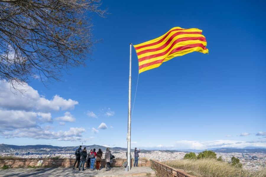 Barcelona: Walking tour with Montjuic Castle & Cable Car - Transport, Timing, and Value