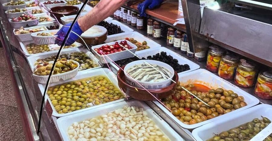 Barcelona´s Lunch or Dinner Tapas Tour: Food and Happiness - What’s in store during the tour?