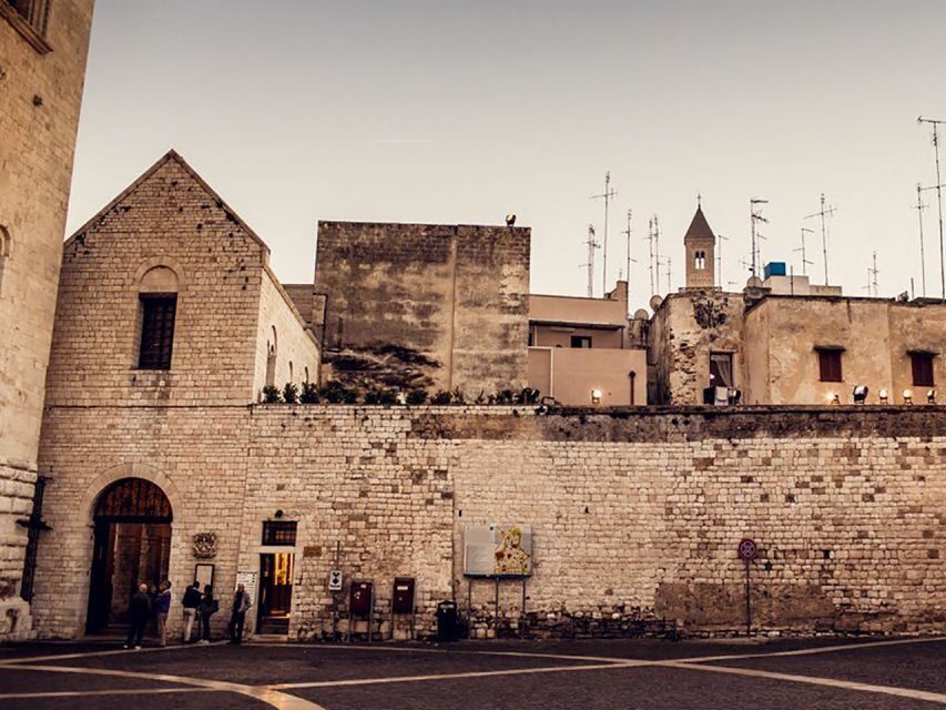 Bari: St. Nicholas Basilica and Crypt Guided Tour - The Art and Architecture: Why It Matters