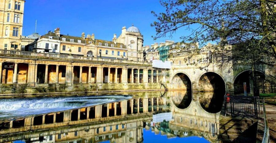 Bath: 2 Hour Private City Walking Tour - The Role of the Guide: Knowledge and Charm