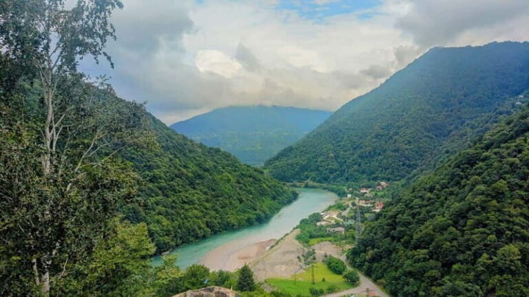 Batumi: Mountain Adjara Tour & Traditional Georgian Feast - Delighting at Mirveti Waterfall and Beyond