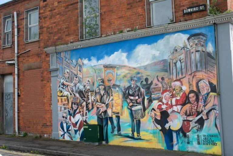 Belfast Day Tour with Peace walls, Titanic & Irish whiskey - The Itinerary in Detail