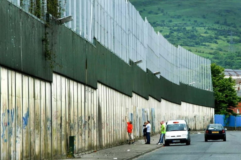 Belfast: Political Conflict 3-Hour Walking Tour - Detailed Itinerary Breakdown