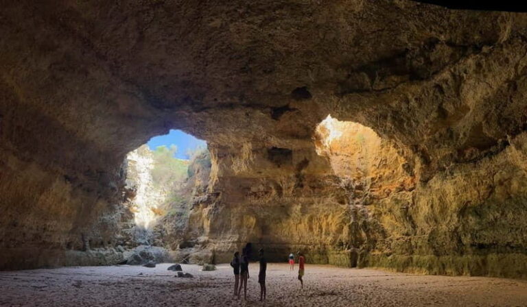 Benagil Kayak Tour: Explore Secret Caves with Licensed Guide - What It’s Like on the Water