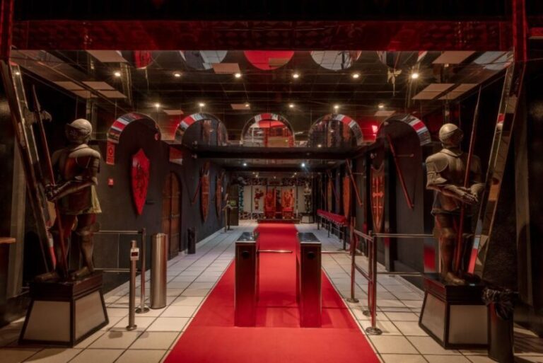 Benidorm: Dinner with Show at Magic Robin Hood - What You Can Expect at Magic Robin Hood