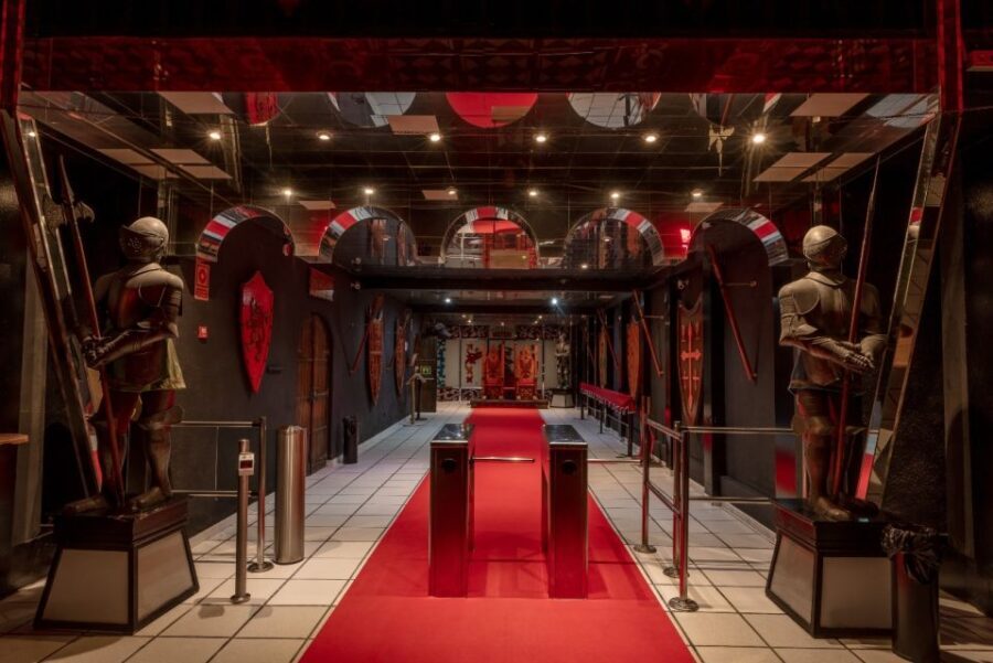 Benidorm: Dinner with Show at Magic Robin Hood - What You Can Expect at Magic Robin Hood