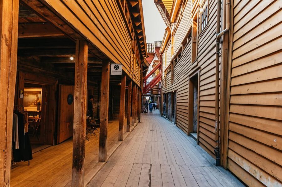 Bergen: Past & Present Small Group Guided Walking Tour - Authentic Insights from Reviews