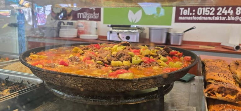 Berlin: 3.5-hour culinary bike tour away from the landmarks - The Turkish Market on Maybachufer