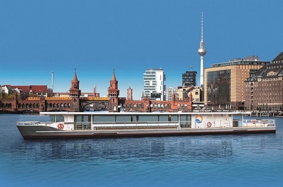 Berlin boat tour| Berlin highlight tour with solar boat on the Spree - The Sum Up