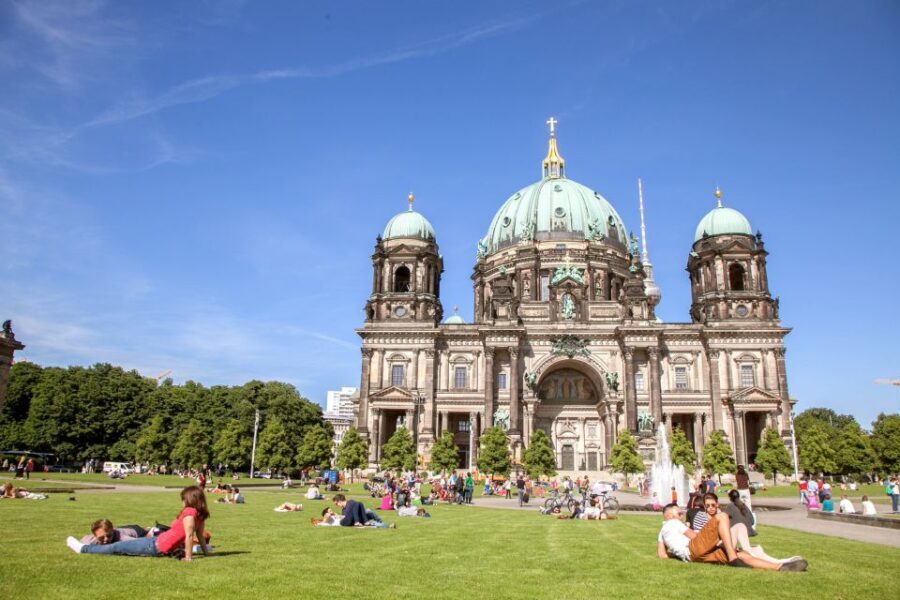 Berlin: City Center Walking Tour - Starting at Alexanderplatz and the World Clock