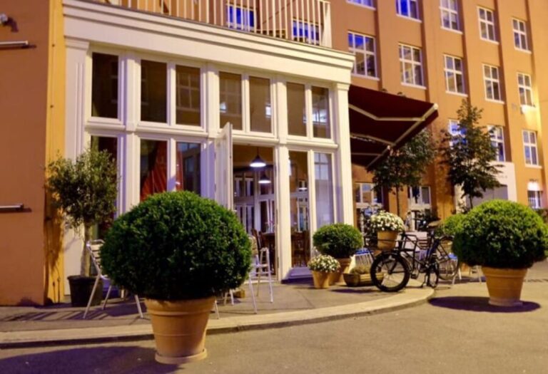 Berlin: Dinner in the Dark - The Experience Itself: What to Expect