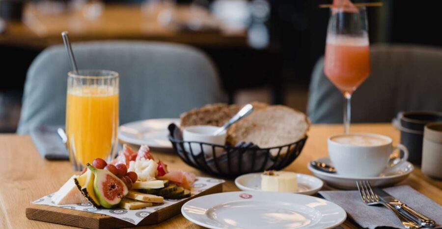 Berlin: Fine Dining Breakfast with Champagne in Schoneberg - The Setting and Location