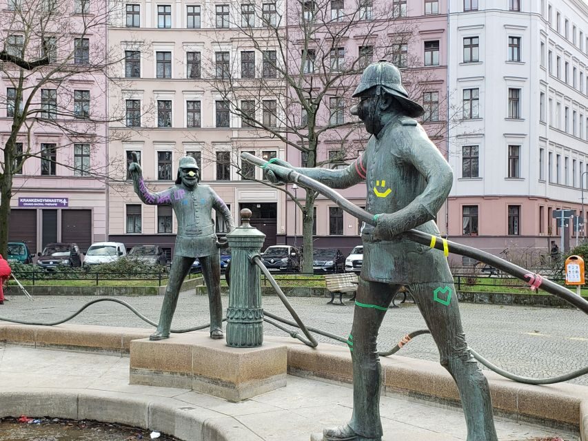 Berlin: Private tour through the district of Kreuzberg - Detailed Breakdown of the Itinerary