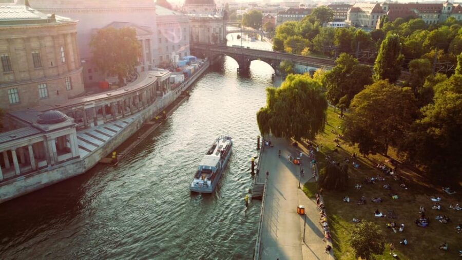 Berlin: Spree River Romantic Moon Boat Ride - What to Expect: The Experience on Board