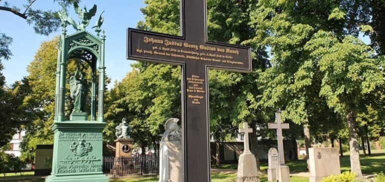 Berlin: Tour through the Invalids' Cemetery - Why This Tour is Worth Considering