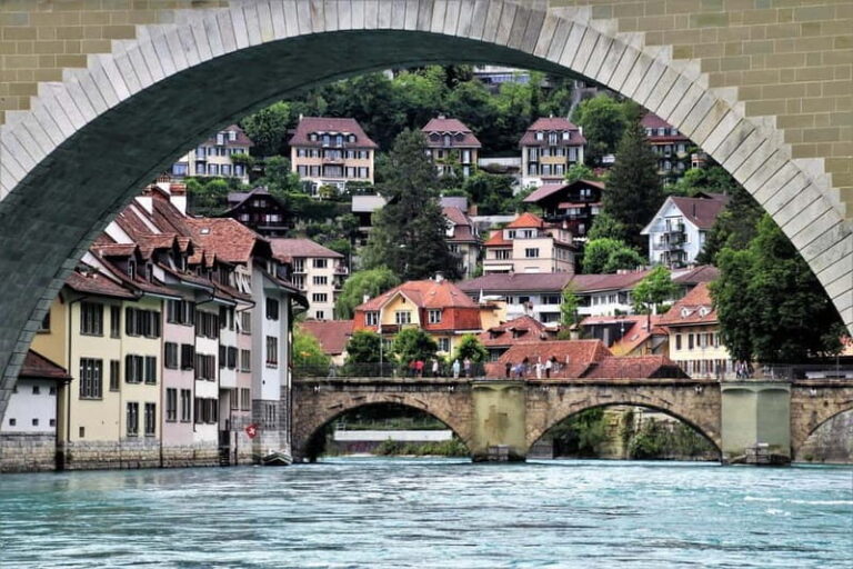 Bern: 2 Hour Private Guided City Tour - The Practical Side