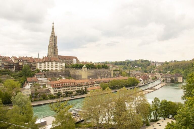 Bern: Private Exclusive History Tour with a Local Expert - The Landmarks and Stops: What to Expect