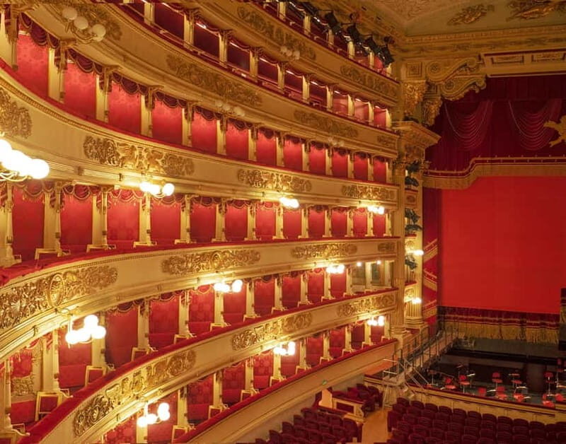 Best of Milan: 3 Icons Tour in 40 Languages + Hop On Hop Off - The Cutting-Edge: AI Real-Time Multilingual Translation