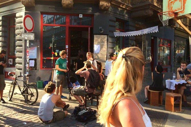 Bicycle tour through the "other" Hamburg (min.4) - What Makes the Experience Stand Out?