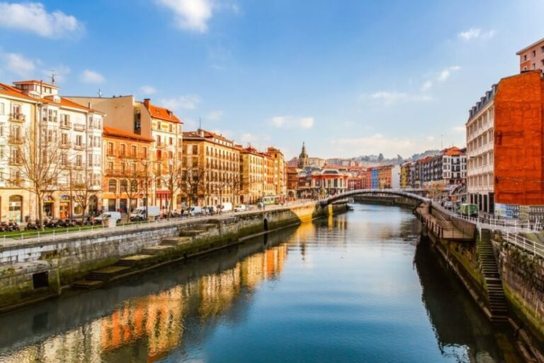 Bilbao: 1- or 2-Hour Sightseeing Boat Tour - Audio Guide and Commentary