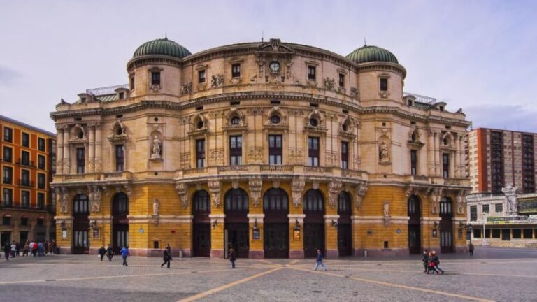 Bilbao: Classic & Modern Guided Walking Tour with Pintxos - Who This Tour Is Best For