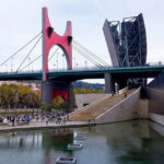 Bilbao: Guggenheim Bilbao museum Ticket included in spanish - The Architecture as a Star of the Show