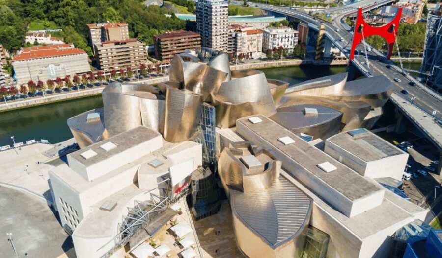 Bilbao & Guggenheim Private Walking Tour from Hotel/Center - The Practical side: Value, Price, and Group Dynamics