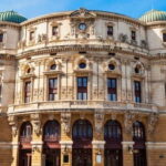 Bilbao: I am a guide who shows the history of the town of Bilbao. - The Practical Side: What You’ll Experience