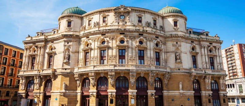 Bilbao: I am a guide who shows the history of the town of Bilbao. - The Practical Side: What You’ll Experience