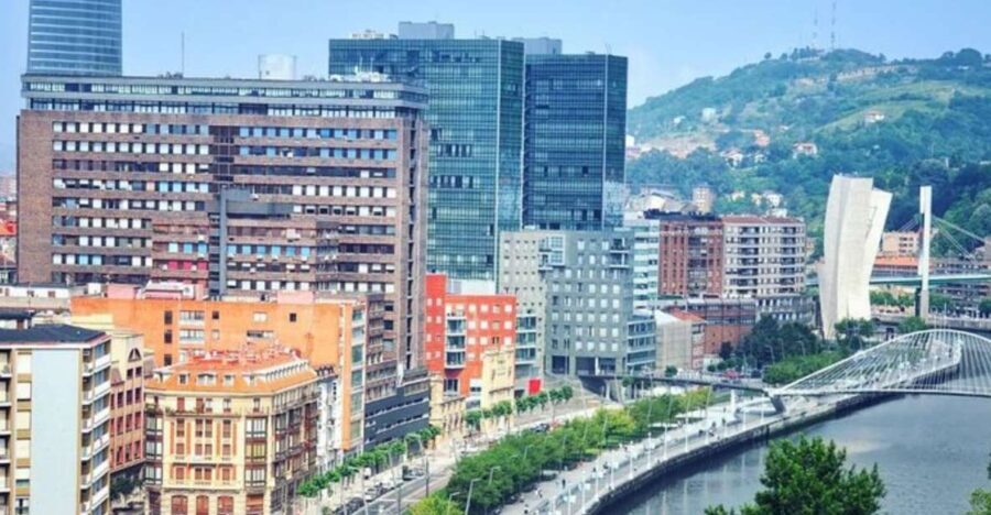 Bilbao: Private custom walking tour with a local - Analyzing the Experience in Depth