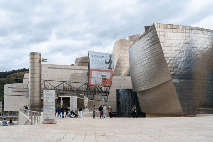 Bilbao: Skip-the-Line Guggenheim Museum Guided Tour - What to Expect: Inside the Guggenheim Bilbao