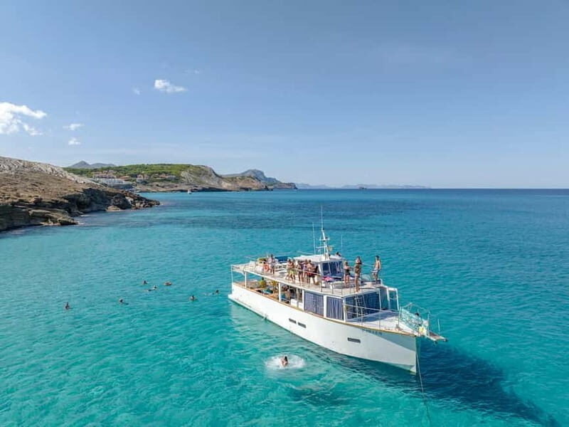 Boat day trip with drinks and lunch - The Itinerary in Detail