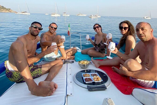 Boat excursions in the Bay of Taormina and Gardens on a private basis - Analyzing the Value