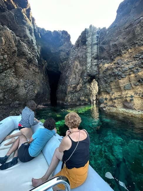 Boat Tour: Island hopping by dinghy with cave visits and snorkeling - The Real Value of the Tour