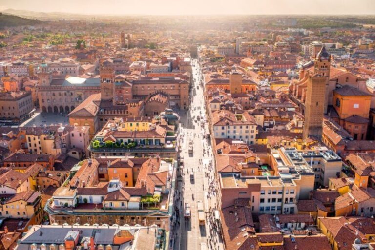 Bologna: Clock Tower Audio Guide and Food Tasting - Art, History, and Stories in the Palazzo d’Accursio
