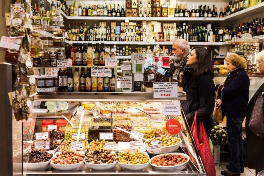 Bologna: Eat and Drink Like a Local Food Tour - Visiting Authentic Markets and Food Shops