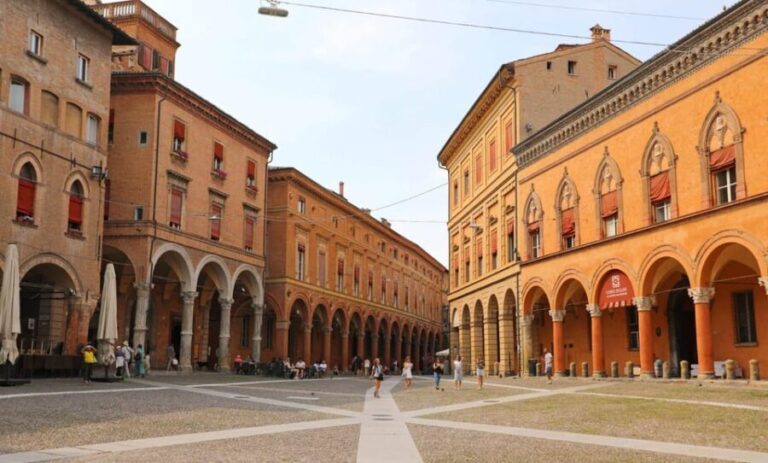 Bologna: Express Walk with a Local in 60 minutes - The Walk Itself – What to Expect
