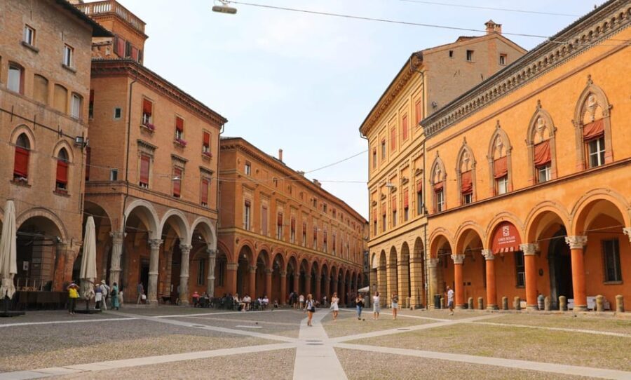 Bologna: Express Walk with a Local in 60 minutes - The Walk Itself – What to Expect