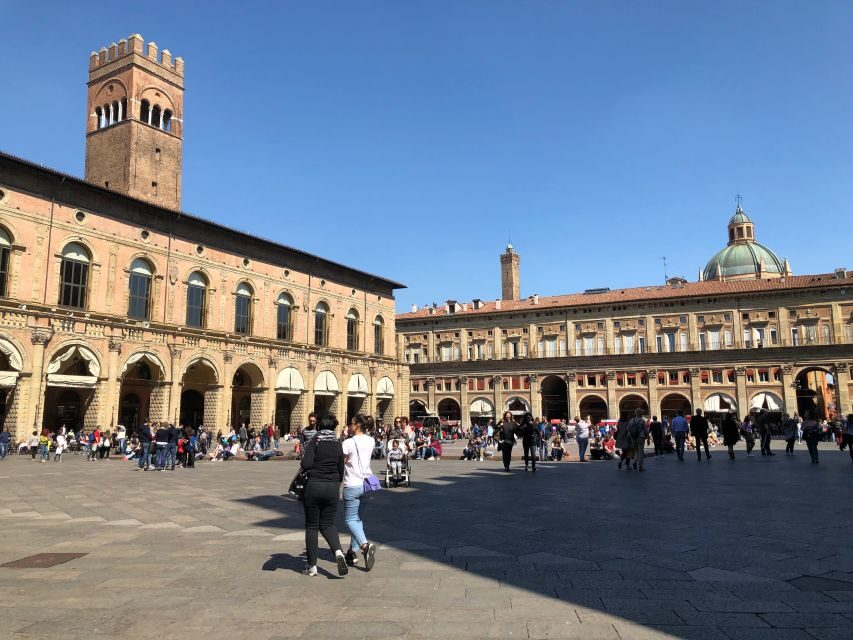 Bologna: Guided Architecture Walking Tour - Starting Point: The Biblioteca Comunale dellArchiginnasio